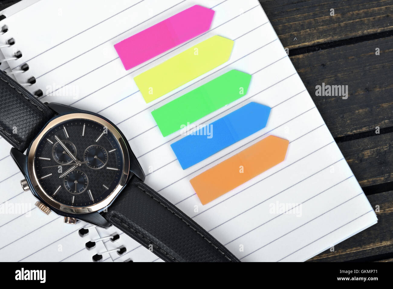 Five empty arrows on notepad hi-res stock photography and images - Alamy