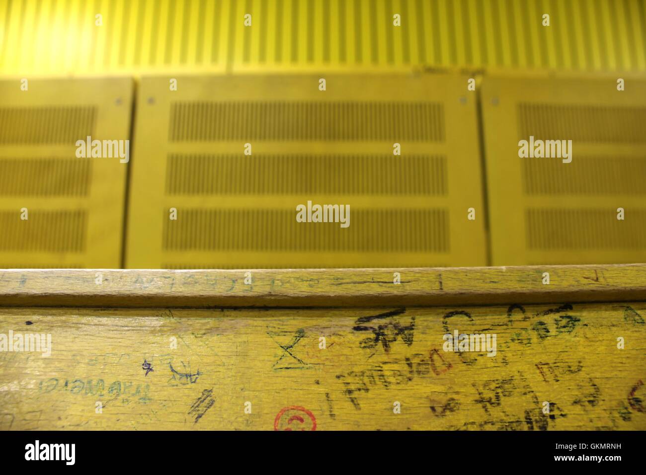 university yellow lecture hall Stock Photo - Alamy