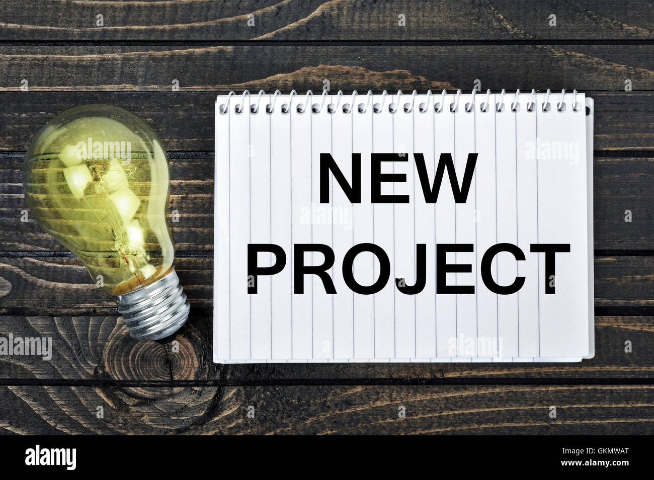 New project text on notepad and light bulb Stock Photo - Alamy