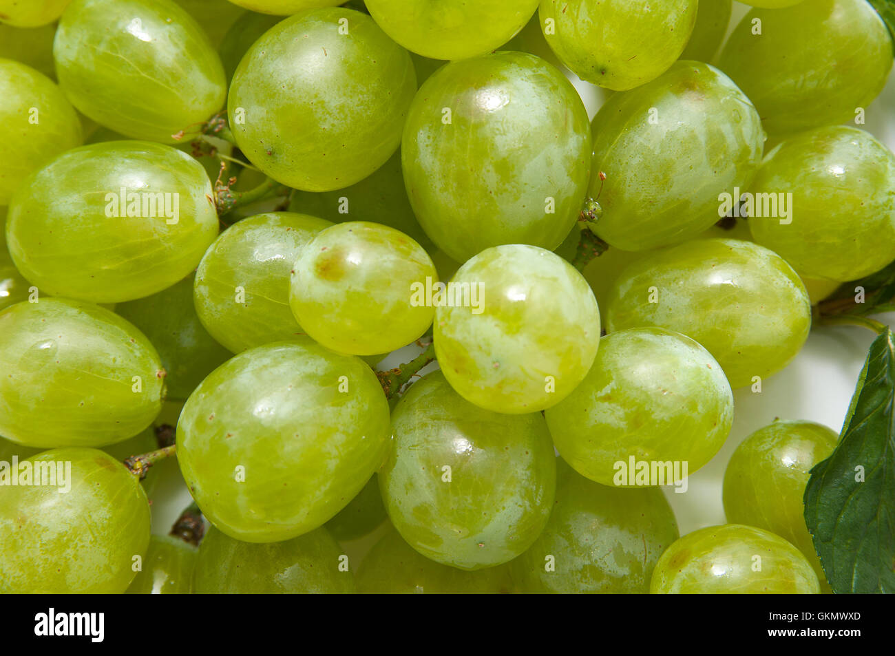 Grapes on a platter Stock Photo - Alamy