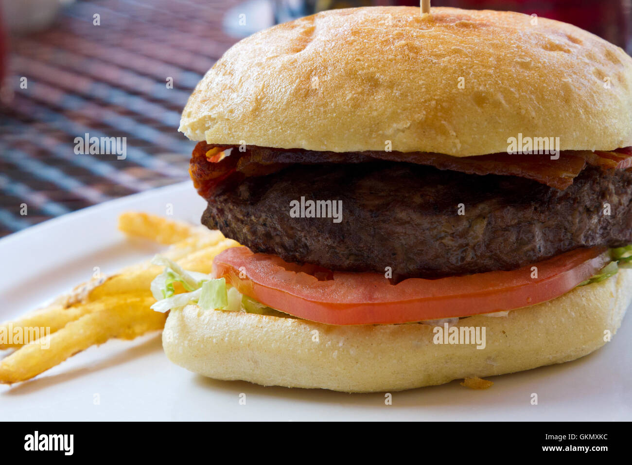 Sliced lettuce hamburger hi-res stock photography and images - Alamy