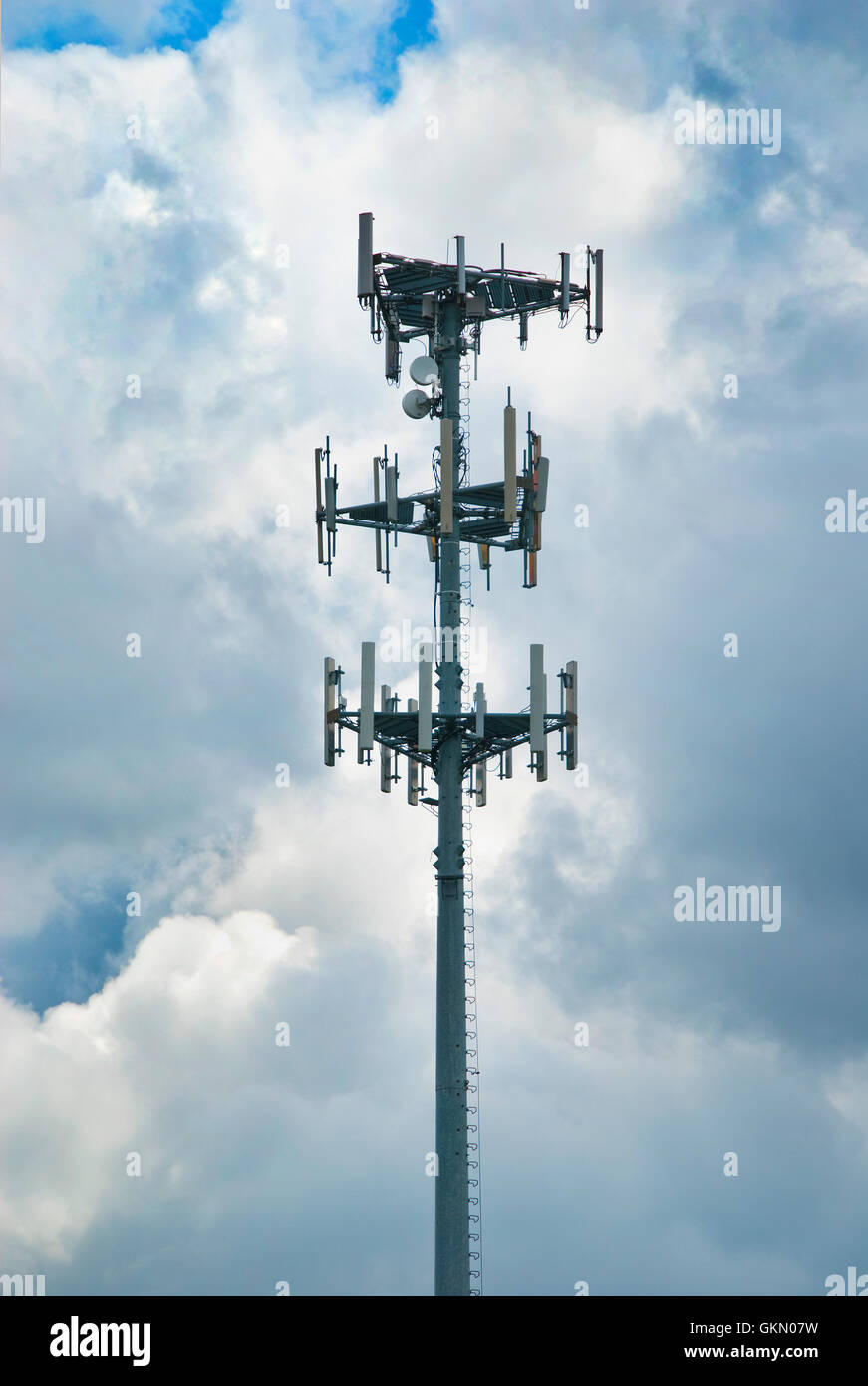 Cellphone tower antenna Stock Photo - Alamy