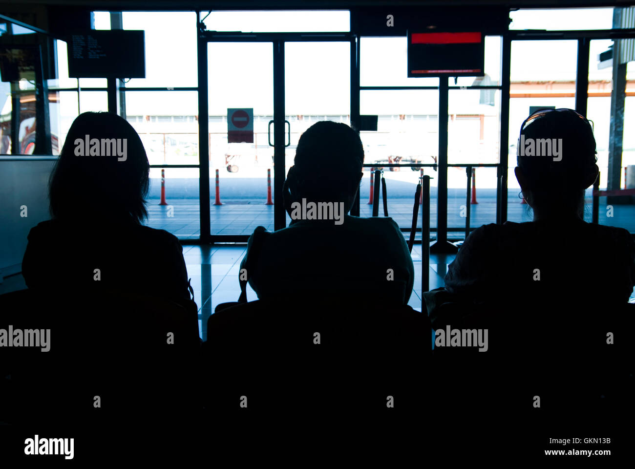 Passengers airport arrival gate hi-res stock photography and images - Alamy