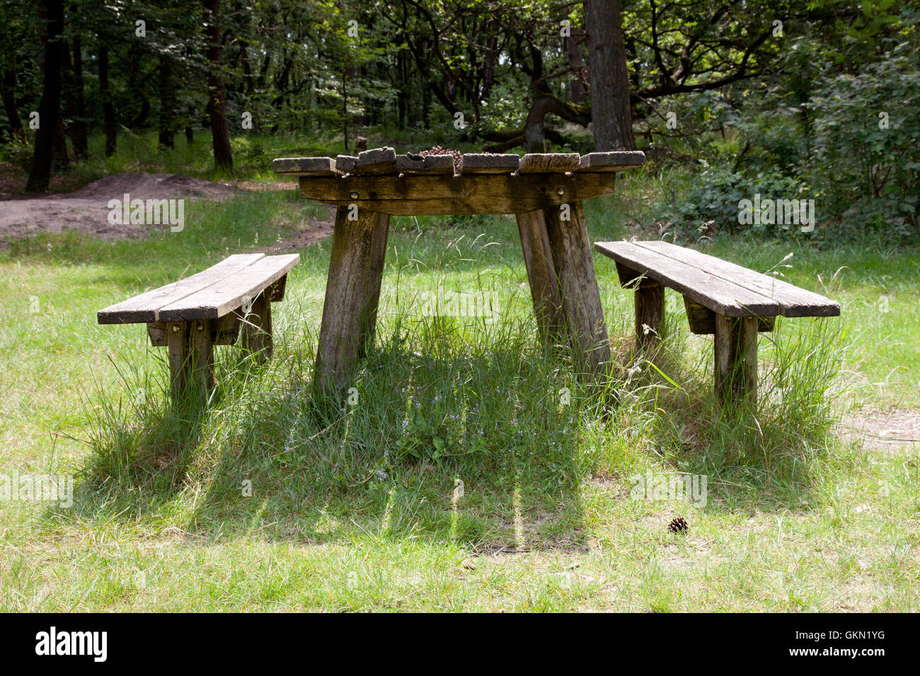 Picknick table and bench hi-res stock photography and images - Alamy