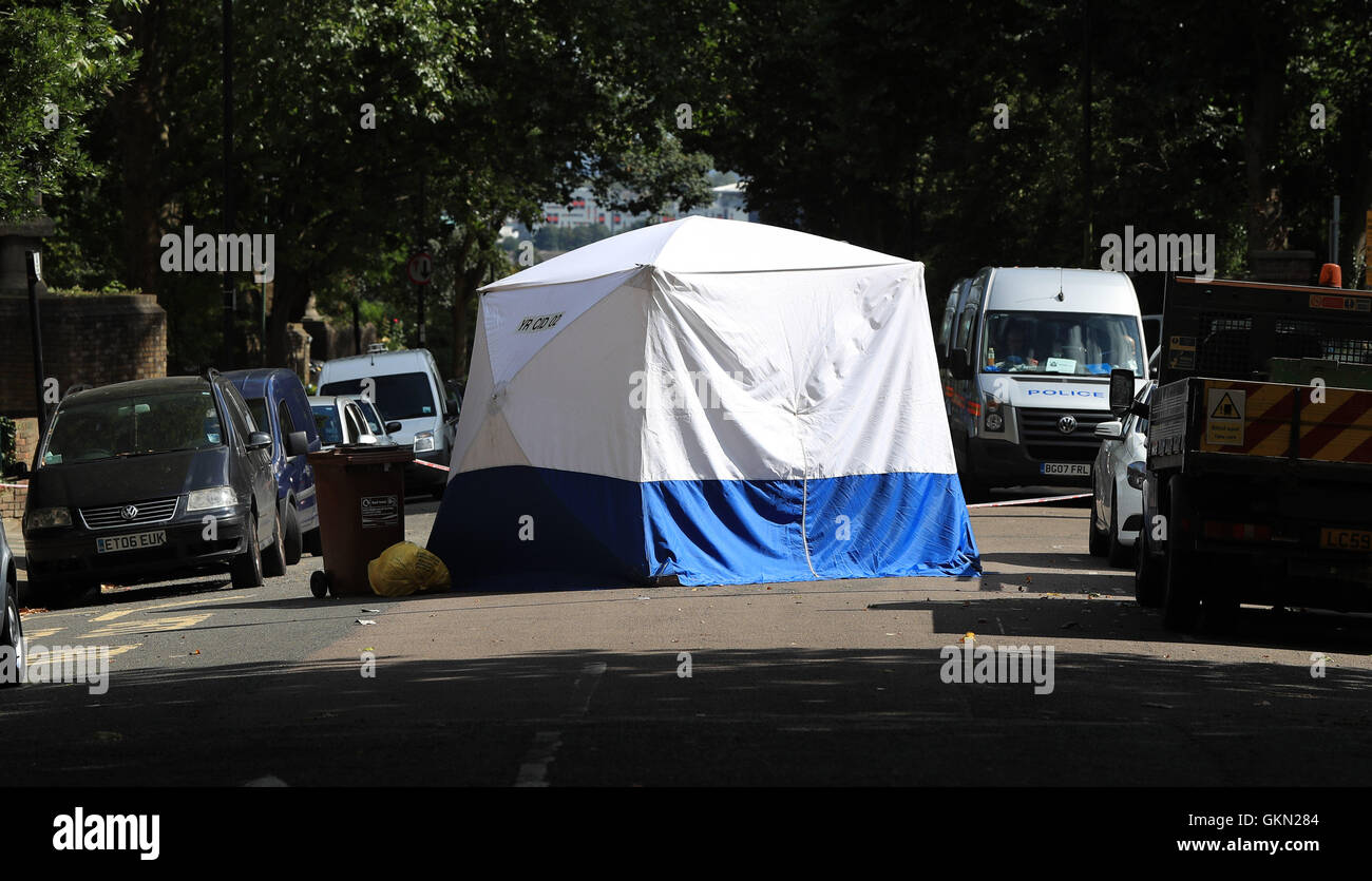 Forensics tent hi-res stock photography and images - Alamy