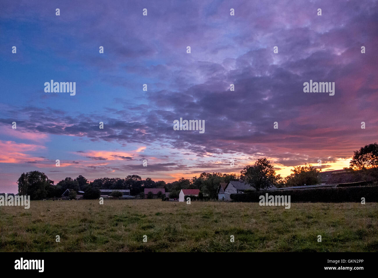 Sunset over a farm hi-res stock photography and images - Alamy