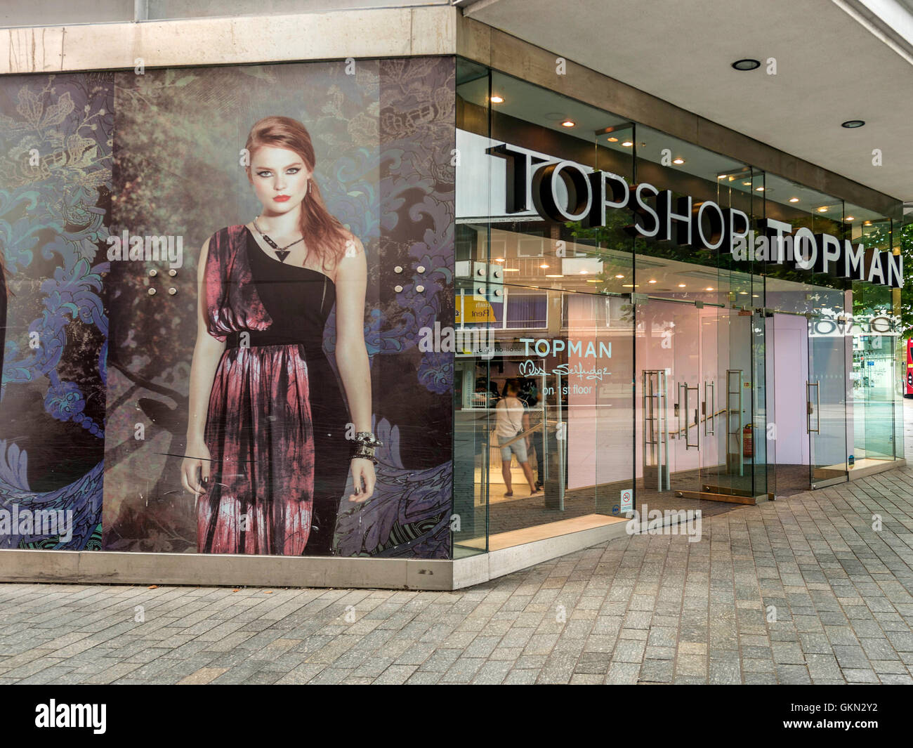 Retail outlet hi-res stock photography and images - Alamy