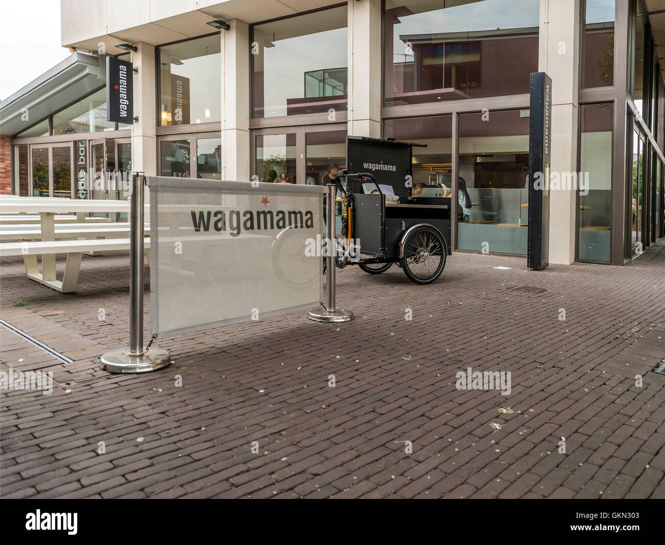 Retail food outlet hi-res stock photography and images - Alamy