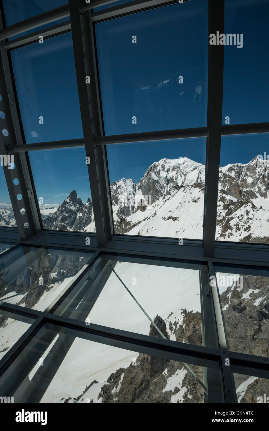 Pointe helbronner hi-res stock photography and images - Alamy