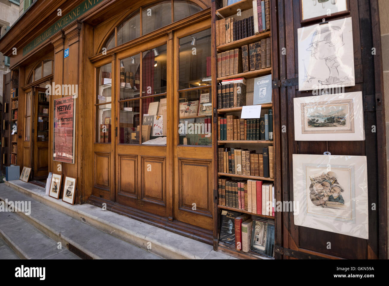 Antique bookstore hi-res stock photography and images - Alamy