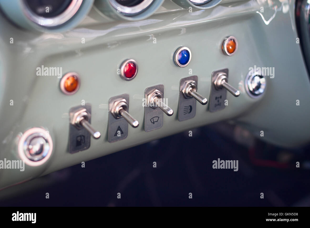 Vintage car dashboard hi-res stock photography and images - Alamy