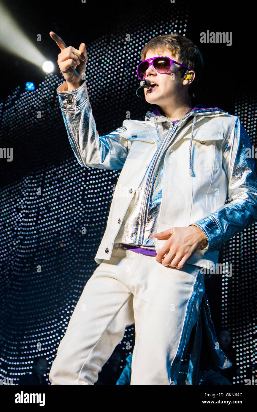 The canadian singer hi-res stock photography and images - Alamy