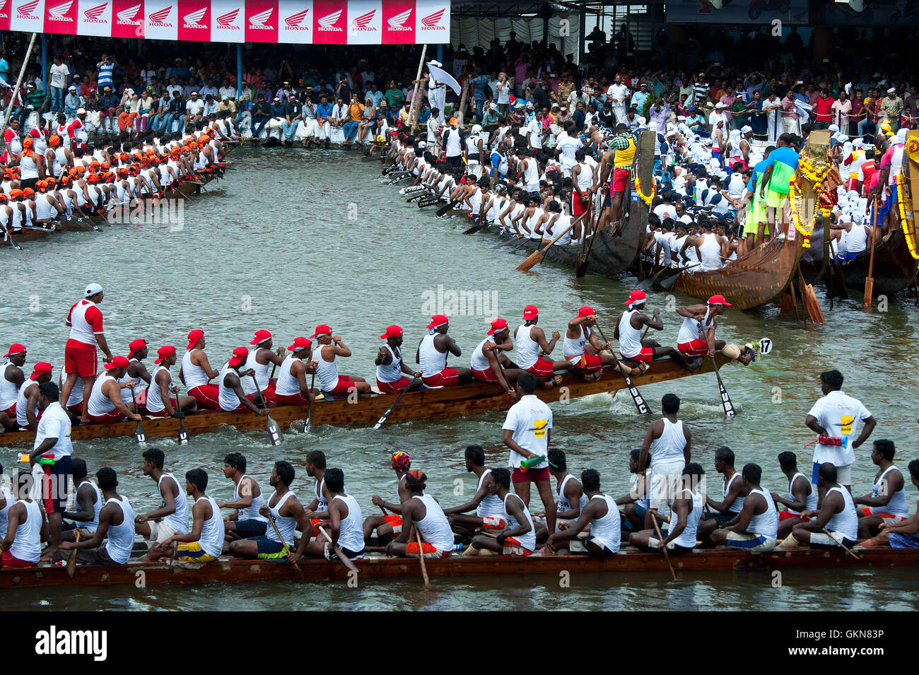 Snake boats hi-res stock photography and images - Alamy