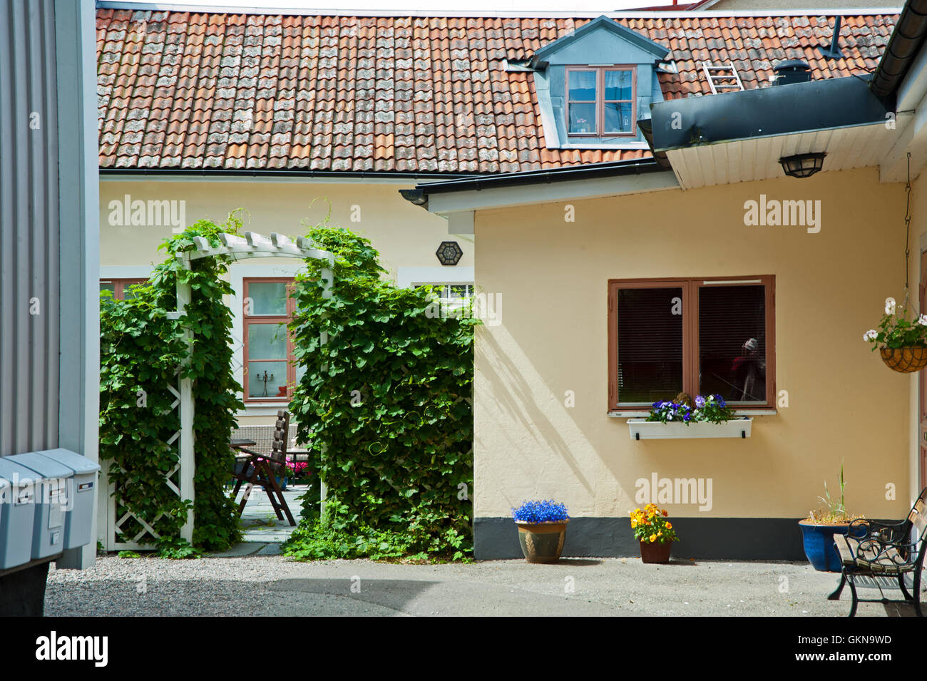 Peaceful backyard setting hi-res stock photography and images - Alamy