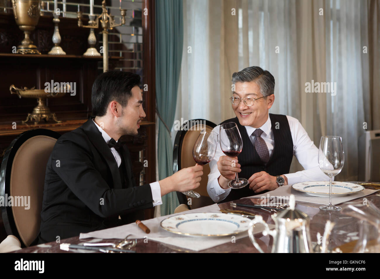 Luxury wealth china people hi-res stock photography and images - Alamy