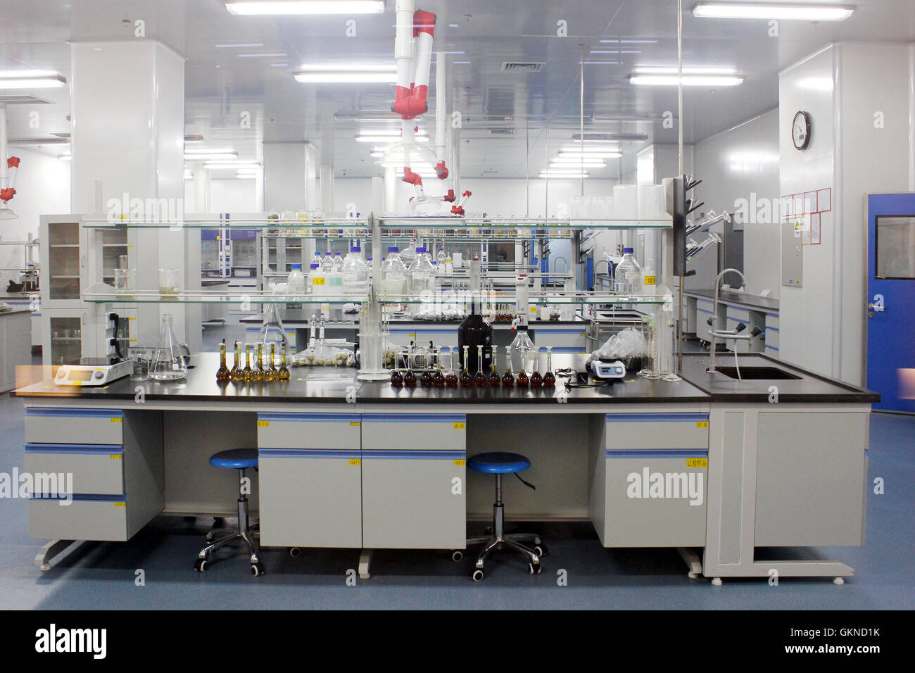 Chemical laboratory china hi-res stock photography and images - Alamy