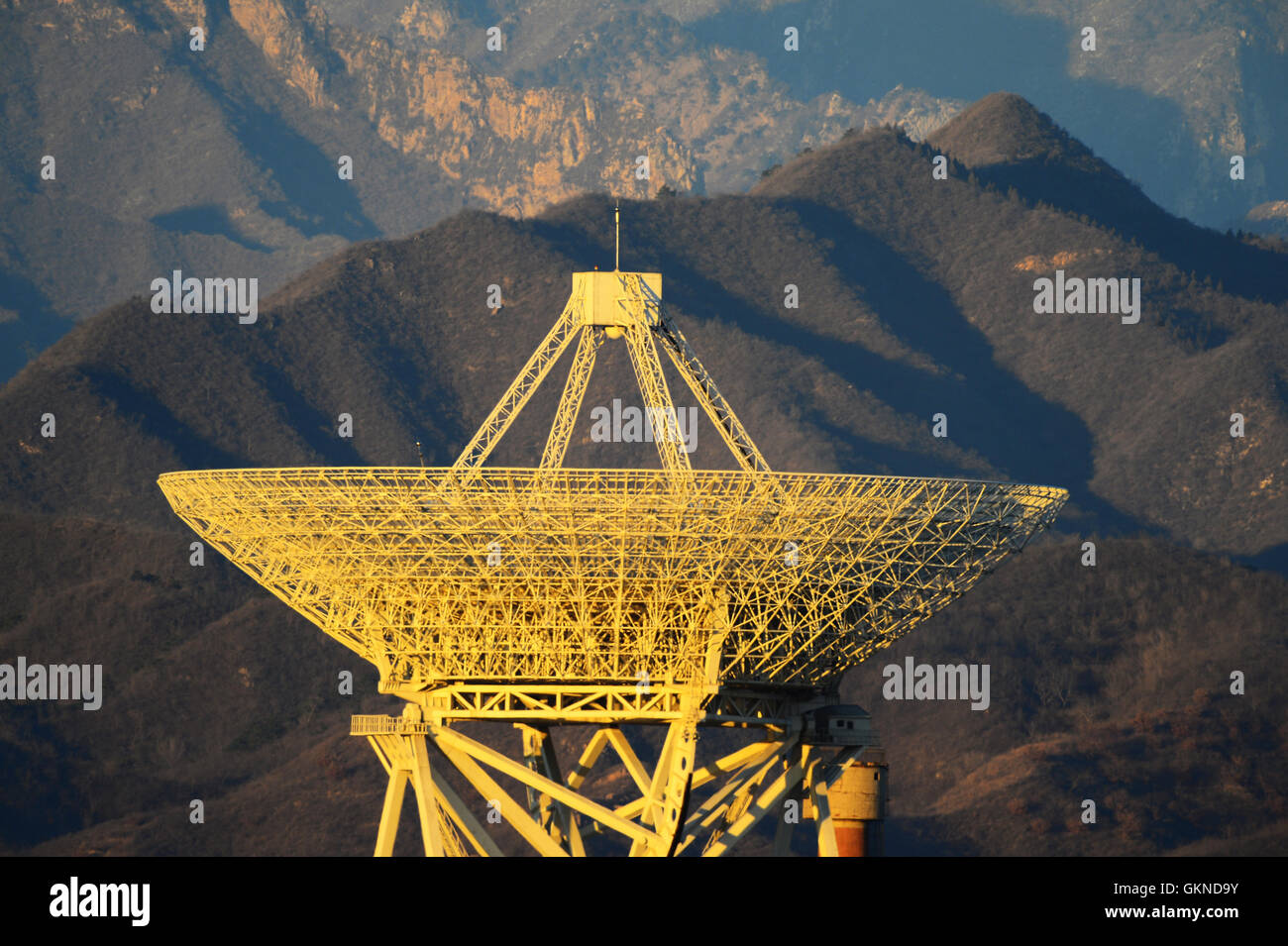Satellite receiver hi-res stock photography and images - Alamy