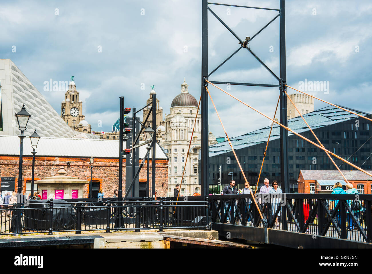 Liverpool liverbird building hi-res stock photography and images - Alamy