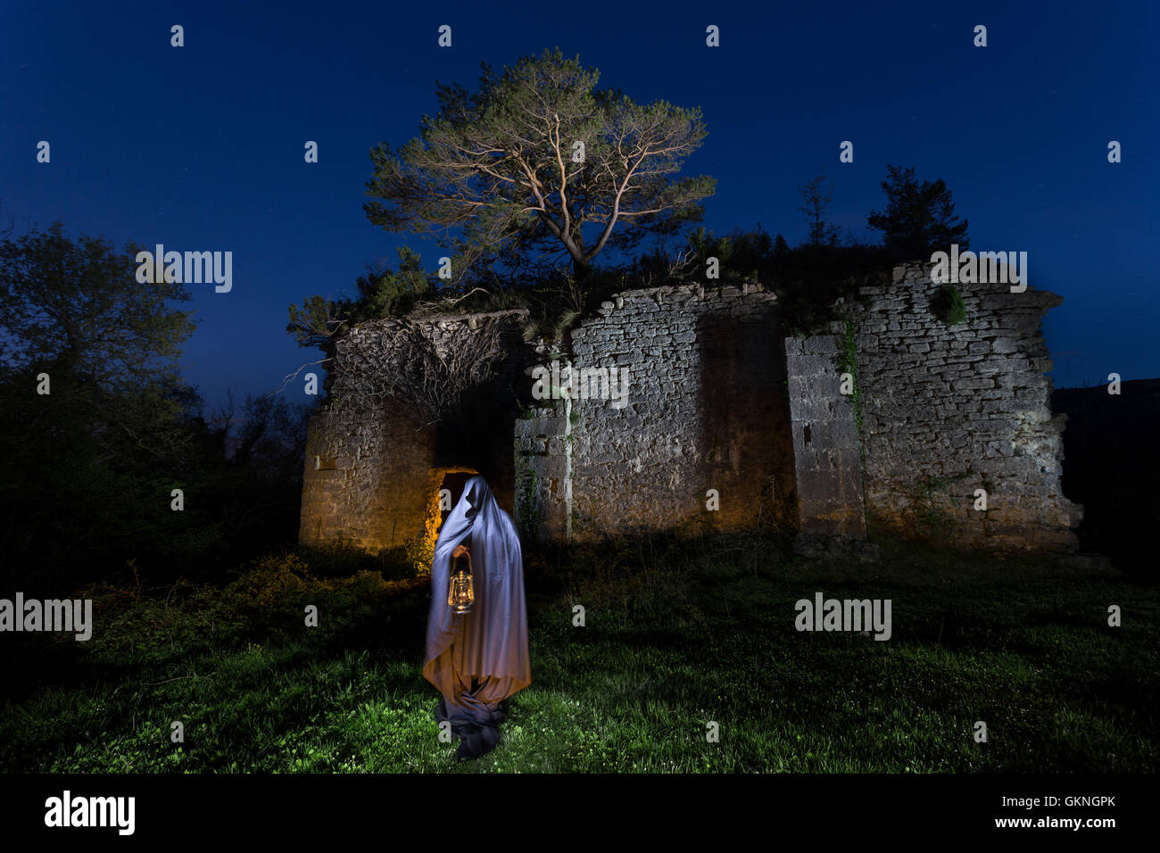 Church at night Stock Photo - Alamy
