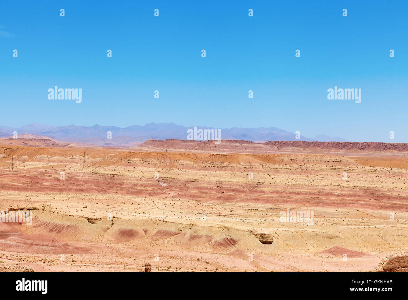 Blue sky and distant mountains hi-res stock photography and images - Alamy