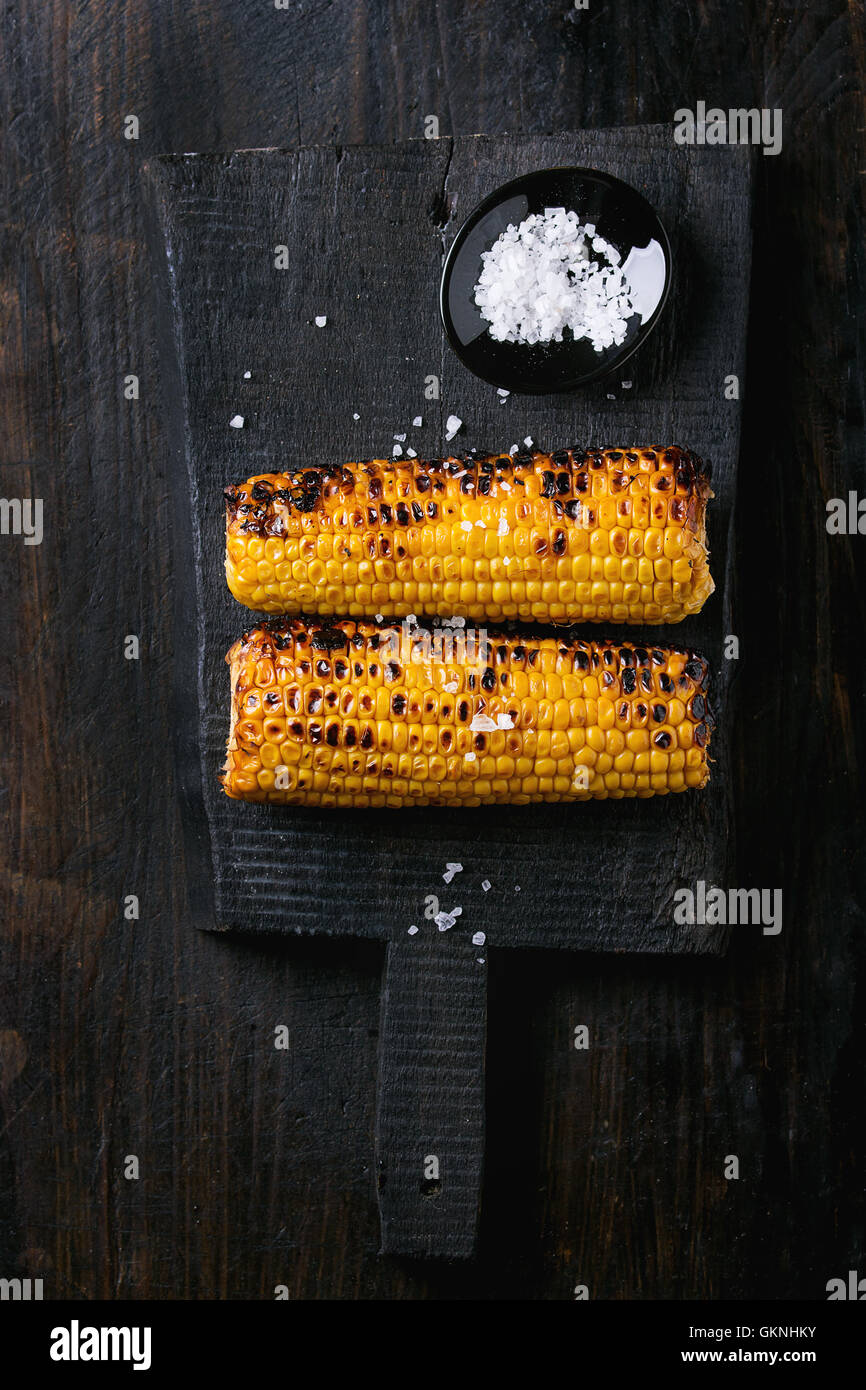 Grilled corn cobs with sea salt Stock Photo - Alamy
