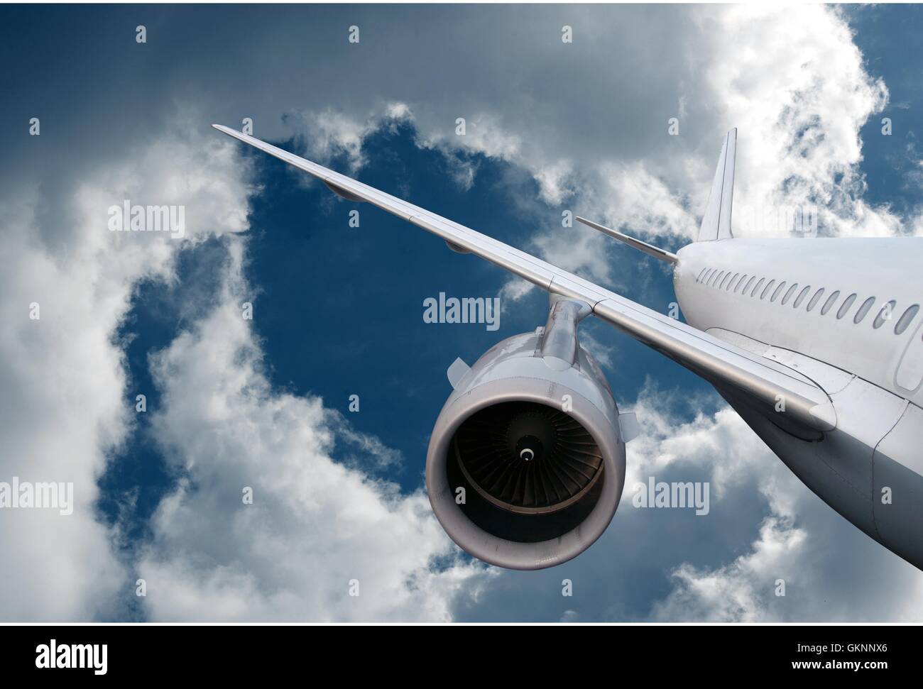 airplane flying down Stock Photo - Alamy