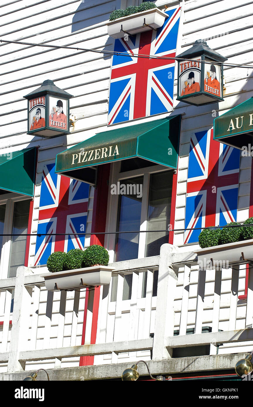 English pub with flag on the facade also making pizzeria Stock Photo ...