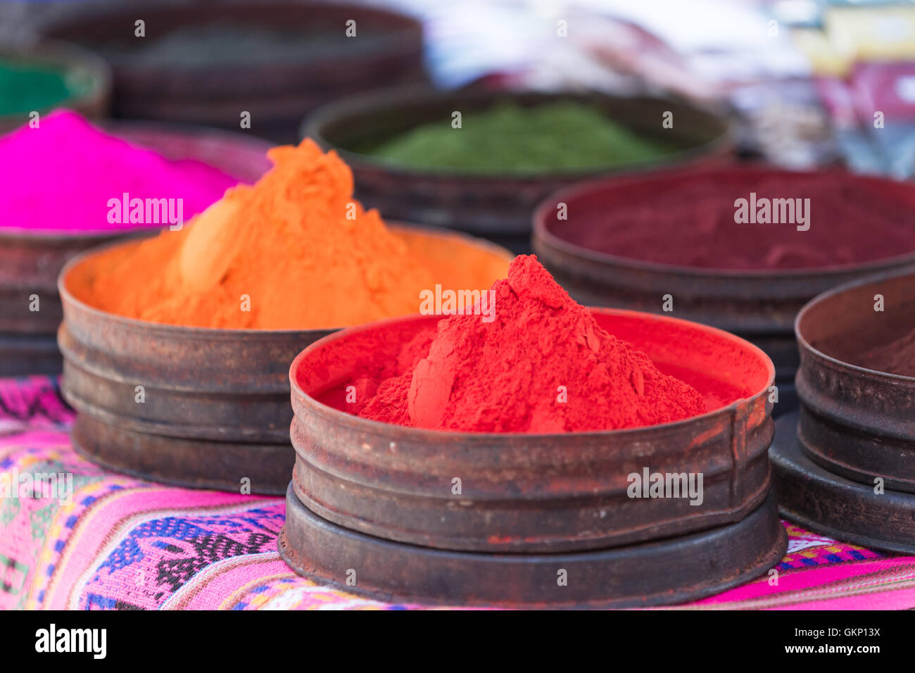 Peru market painting hi-res stock photography and images - Alamy