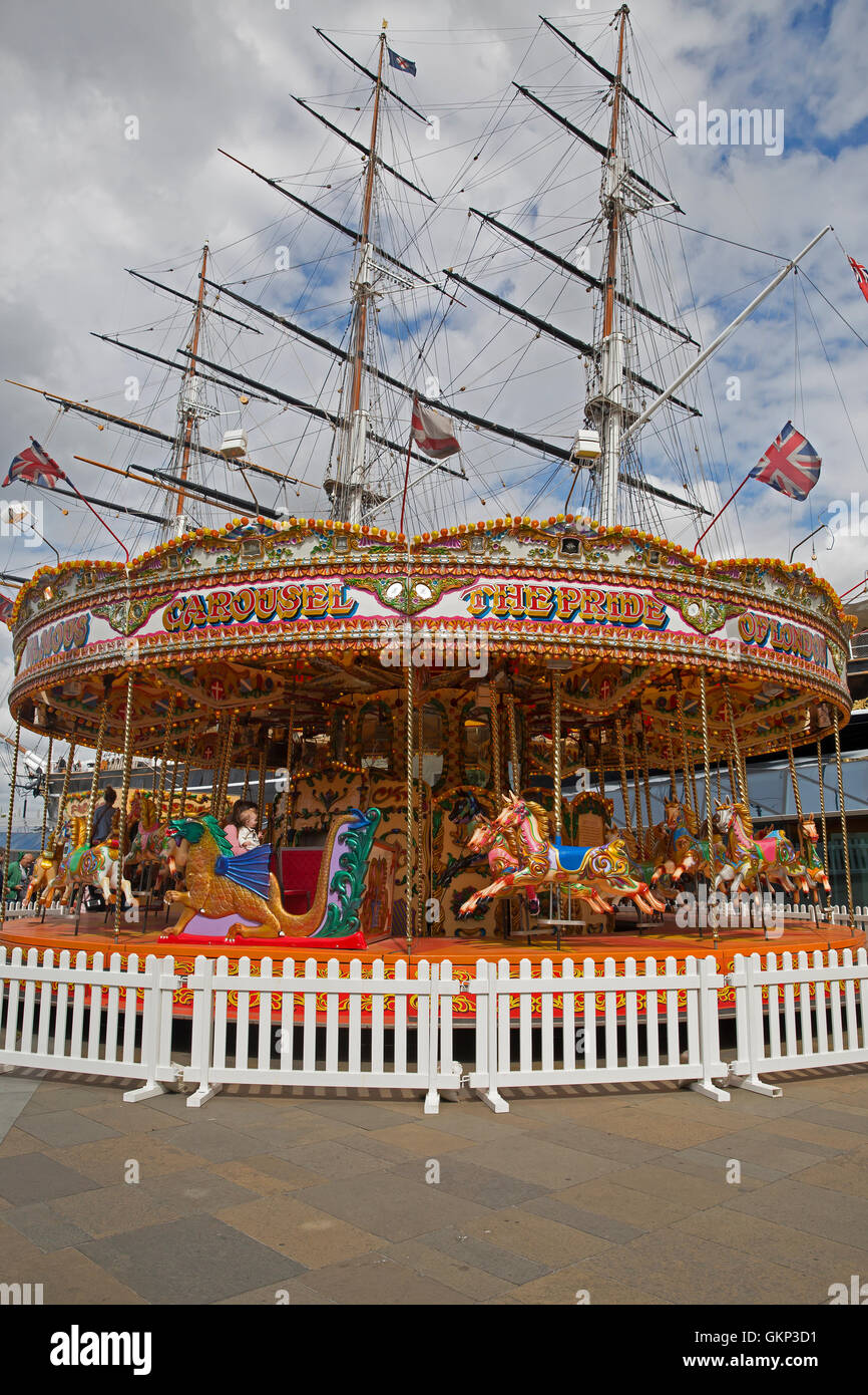 Greenwich, UK. 21st Aug, 2016. Families enjoy the carousel next to the ...
