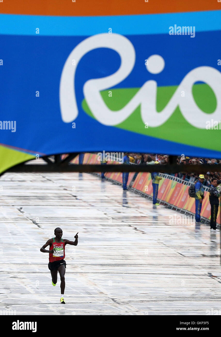 Rio De Janeiro, Brazil. 21st Aug, 2016. Kenya's Eliud Kipchoge crosses ...