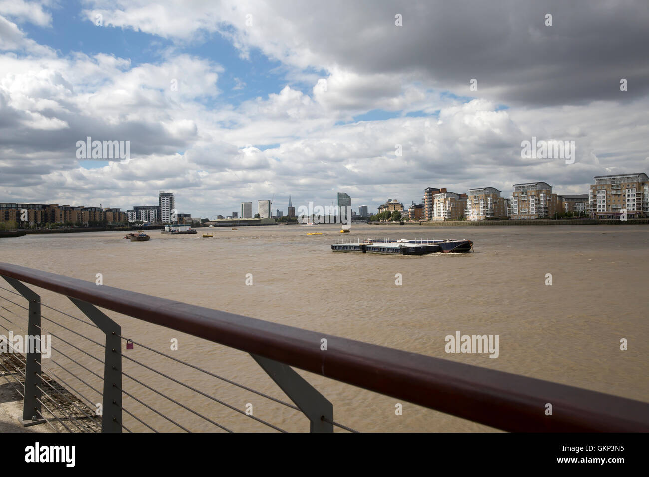 Greenwich, London, UK. 21st Aug, 2016,Sunshine over the River Thames in ...
