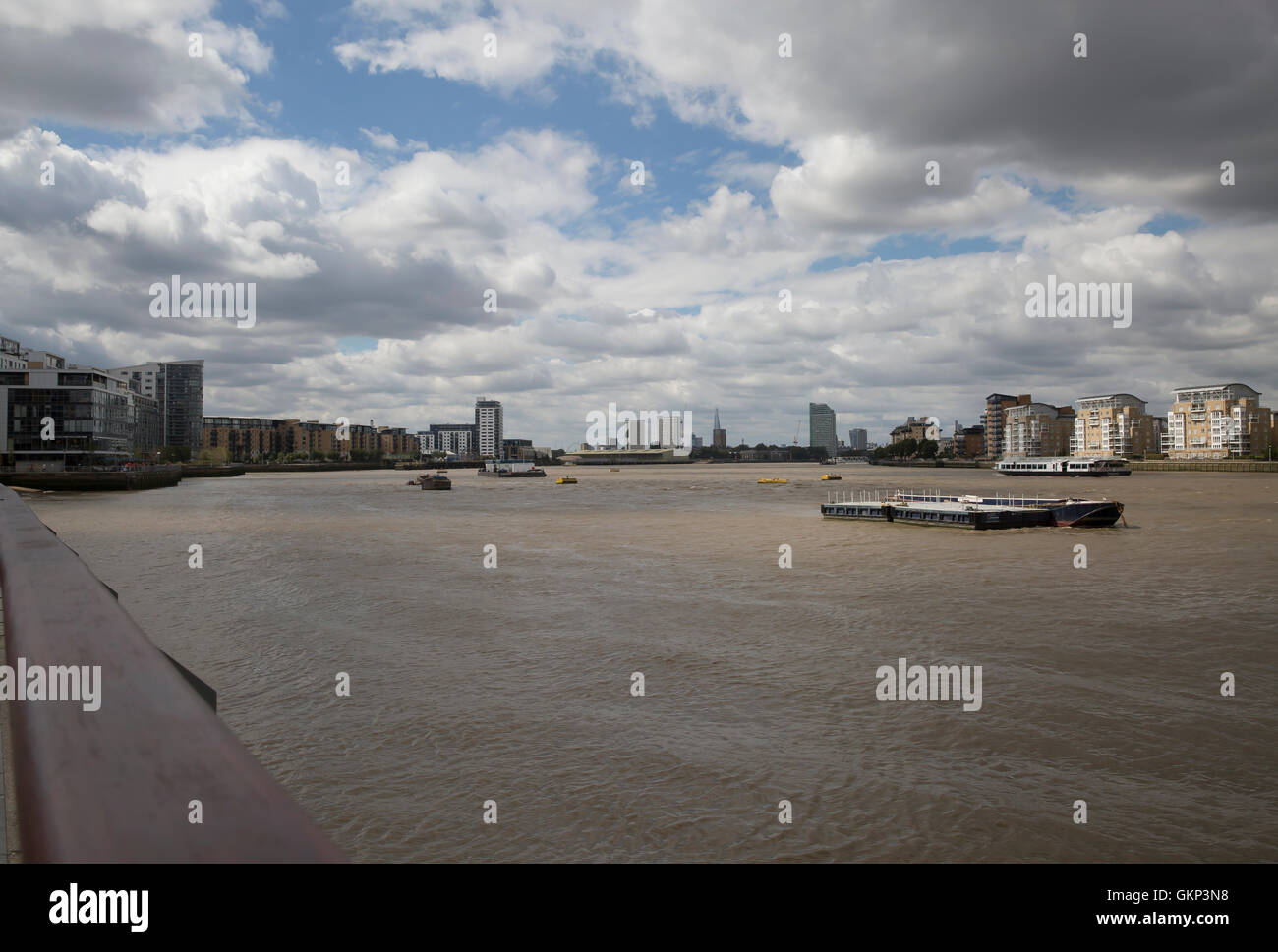 Greenwich, London, UK. 21st Aug, 2016,Sunshine over the River Thames in ...