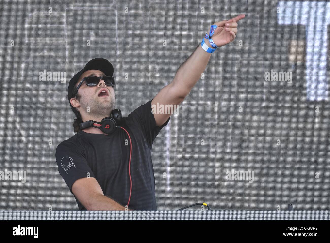Wantagh, NY, USA. 20th Aug, 2016. Team Ezy on stage for 2016 Billboard ...