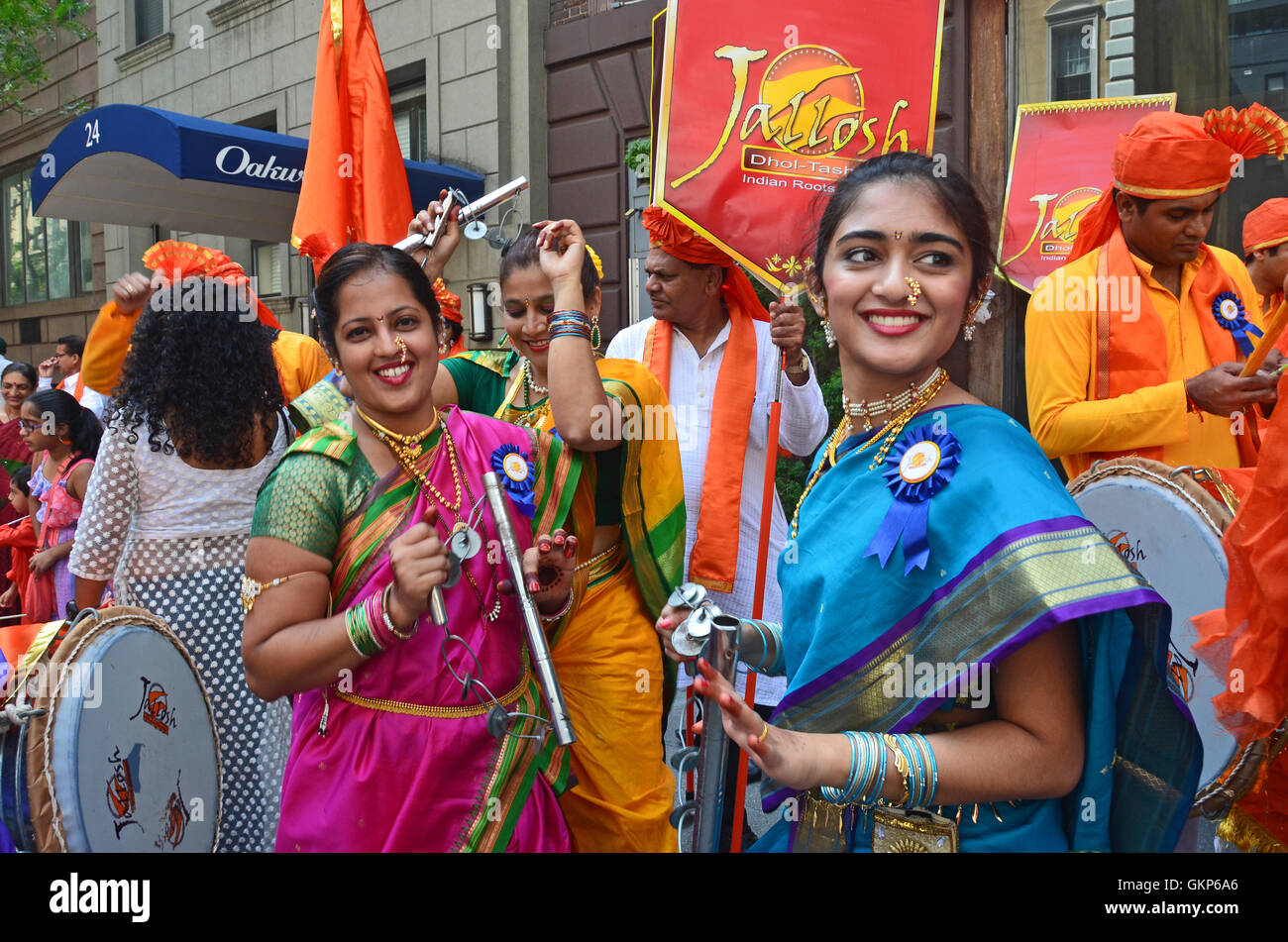 Dhol tasha hi-res stock photography and images - Alamy