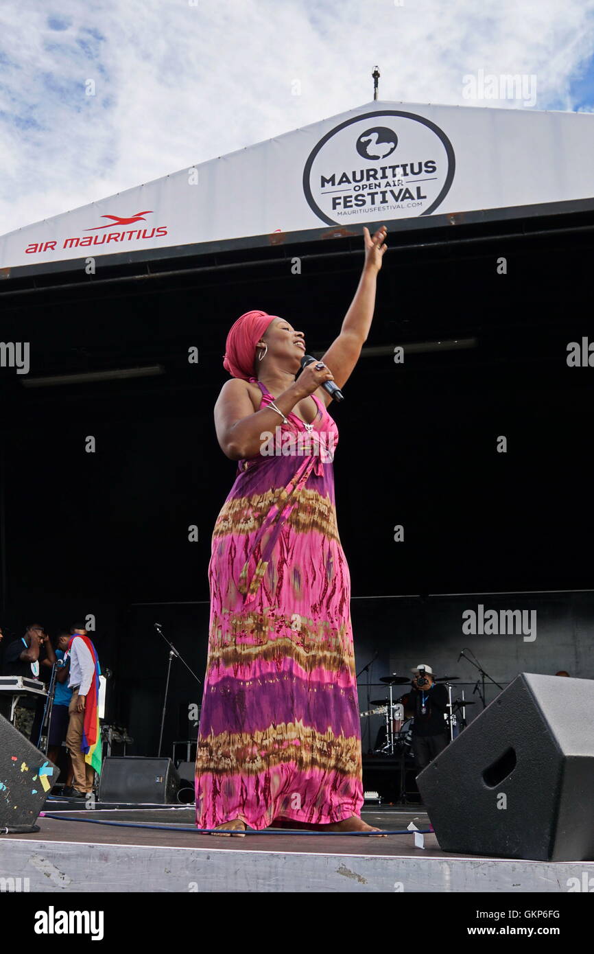 London, UK. 21st Aug, 2016. Linzy Bacbotte prefroms live at the ...