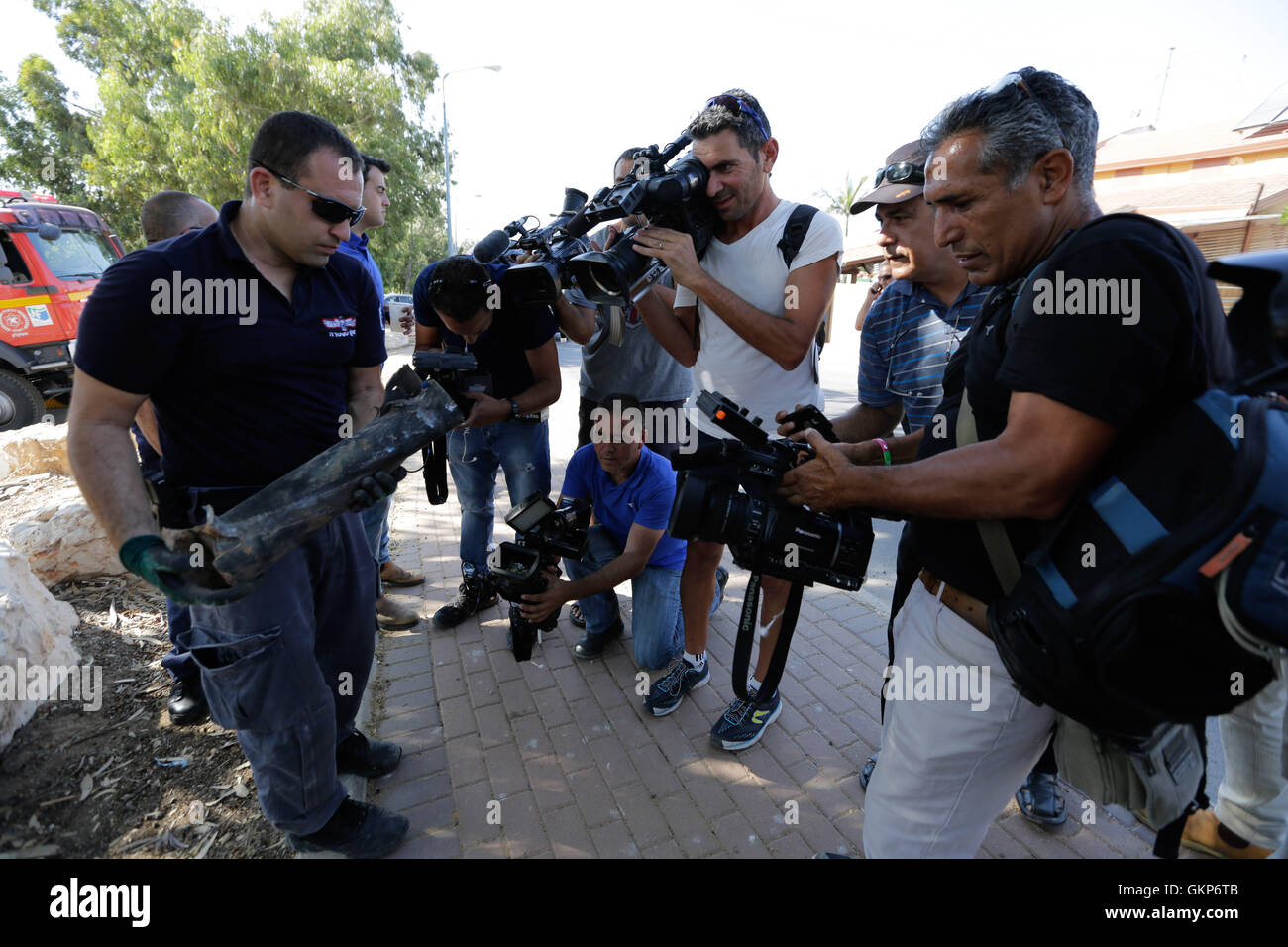 Jerusalem, Israel. 21st Aug, 2016. An Israeli policeman shows parts of ...