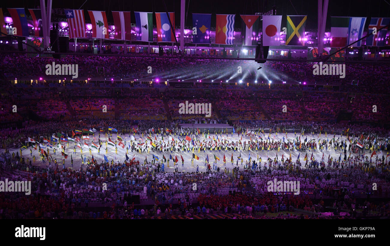 Rio De Janeiro, Brazil. 21st Aug, 2016. Athletes parade at the Maracana ...