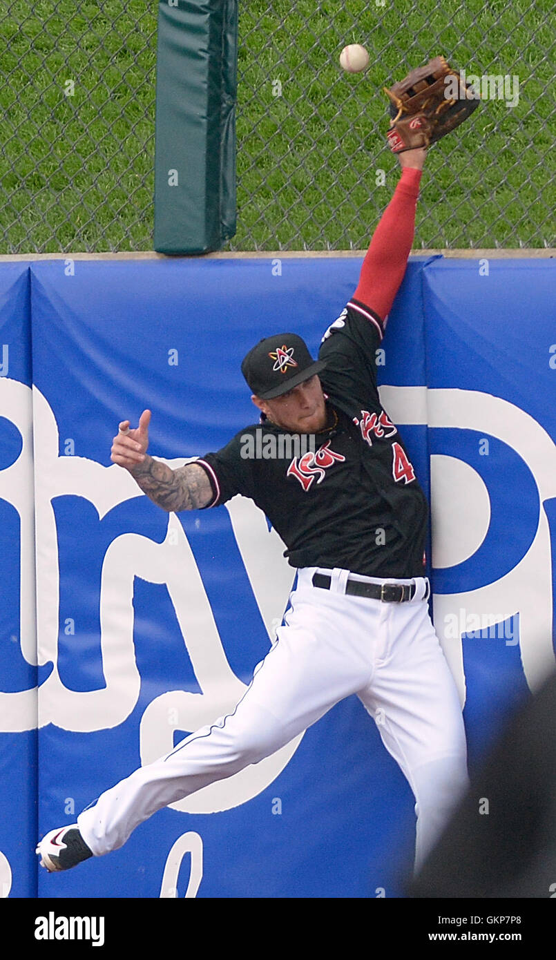 Usa. 21st Aug, 2016. SPORTS -- Isotopes right fielder Brandon Barnes ...