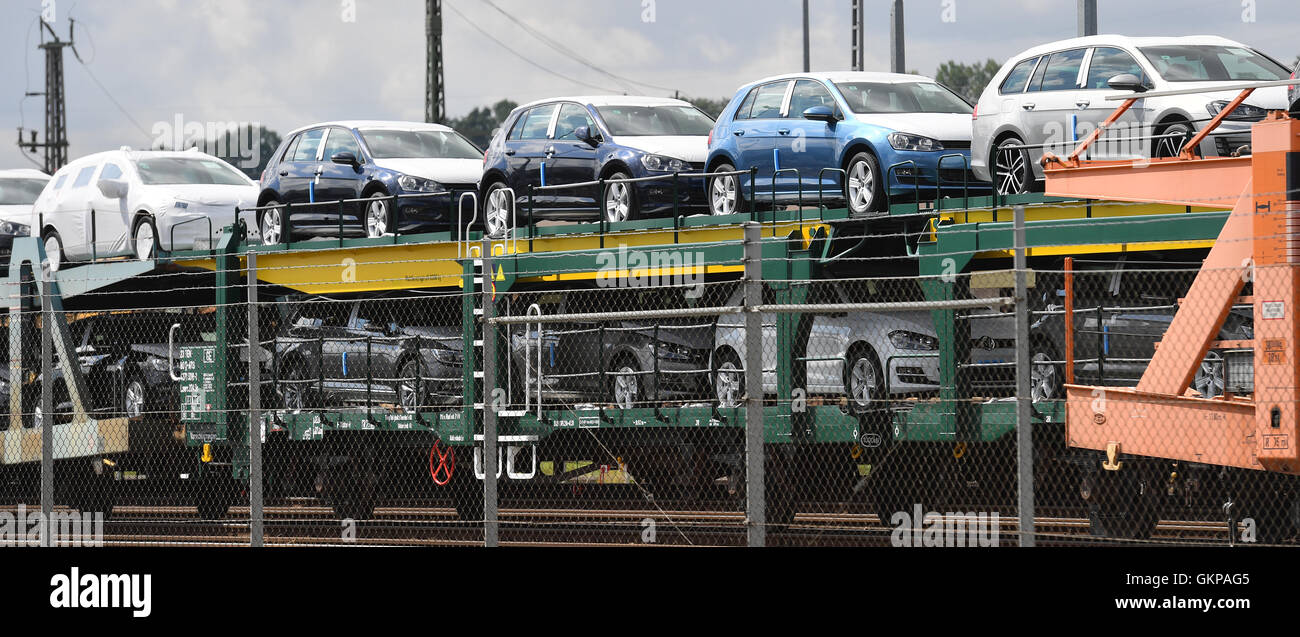 Zwickau, Gerrmany. 22nd Aug, 2016. Trains with new cars stand in front ...