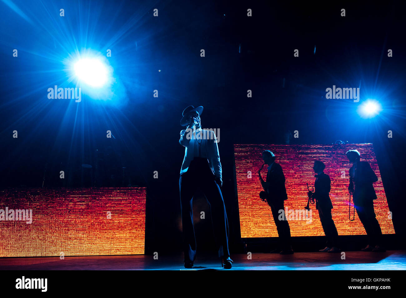 Trutnov, Czech Republic. 21st Aug, 2016. Singer Cleo Panter (centre ...
