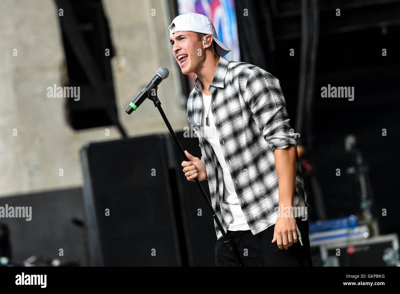 Caleb Shapiro, Cal Shapiro, Timeflies on stage for 2016 Billboard's Hot ...