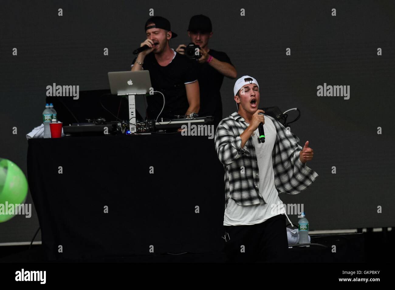 Rob Resnick, Caleb Shapiro, Timeflies on stage for 2016 Billboard's Hot ...