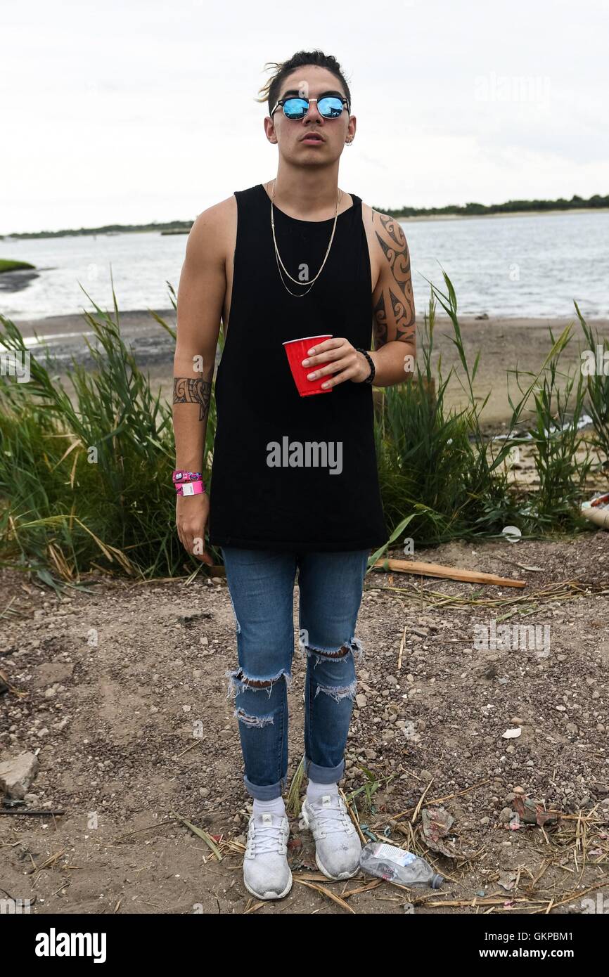 William Singe on stage for 2016 Billboard's Hot 100 Festival - SUN ...