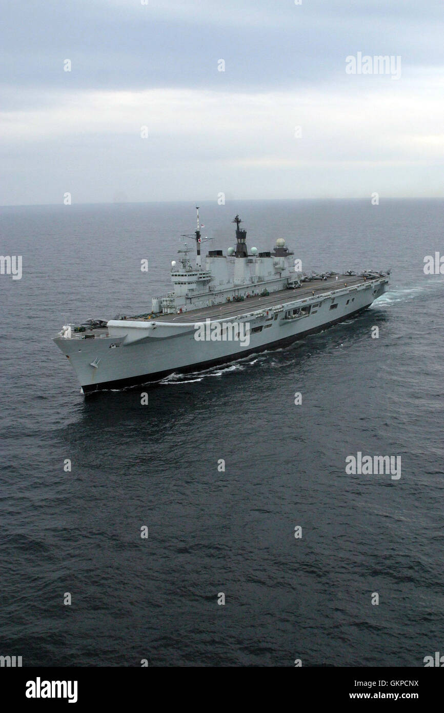 Invincible class aircraft carrier hi-res stock photography and images ...