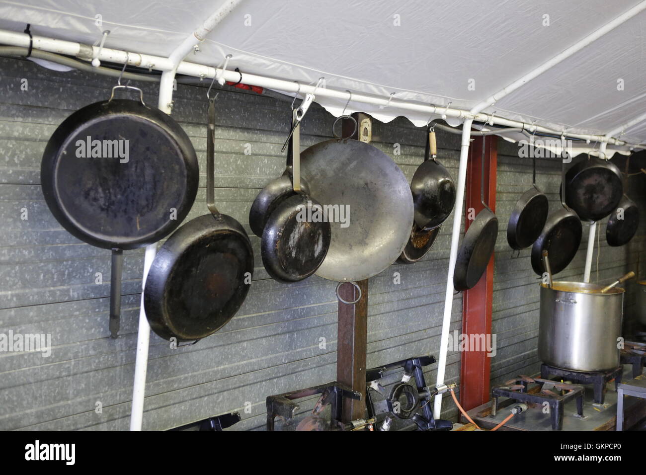 Refugee community kitchen High Resolution Stock Photography and Images ...