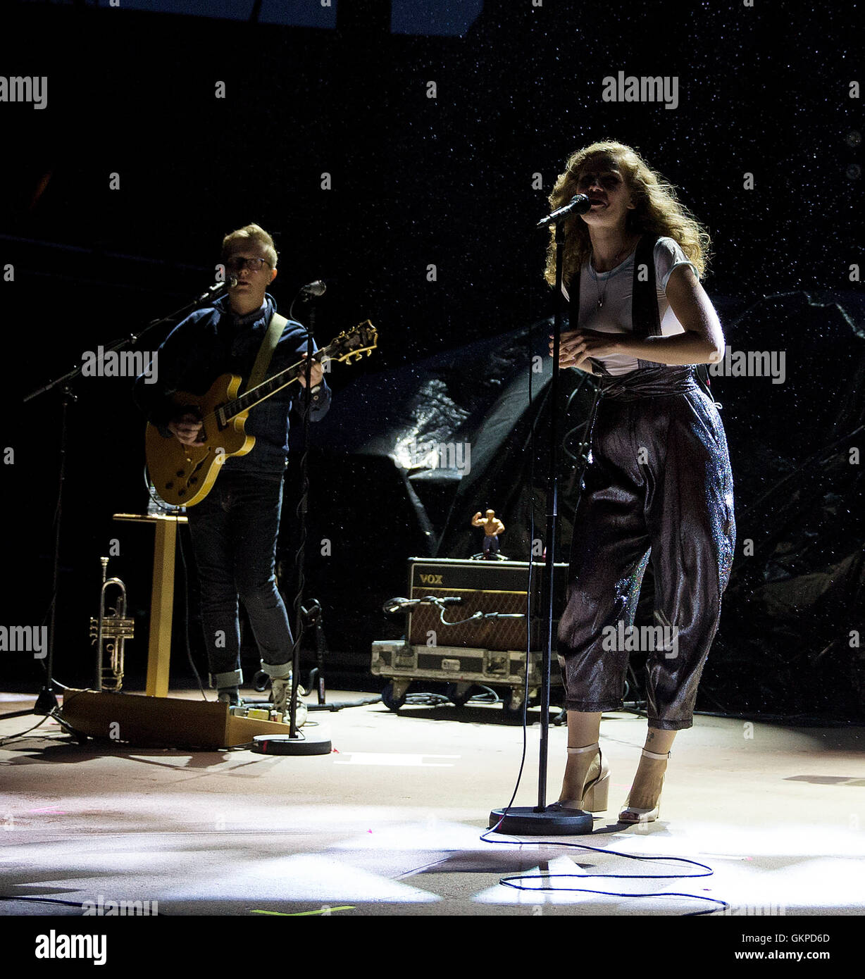 Morrison, Colorado, USA. 19th Aug, 2016. RACHAEL PRICE, right, Lead ...