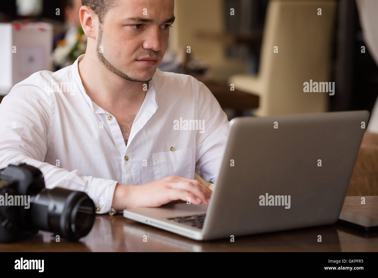 Photographer working on a laptop Stock Photo - Alamy