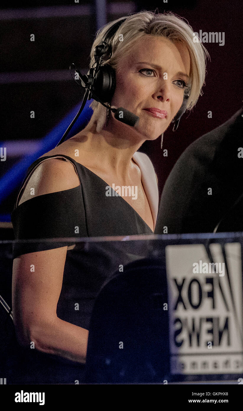 Megyn kelly 2016 hi-res stock photography and images - Alamy