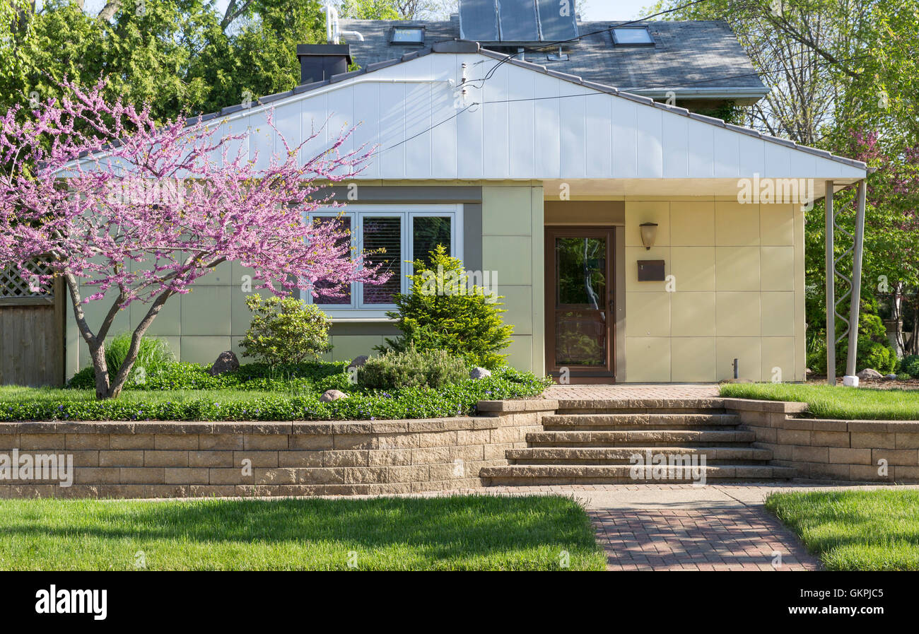 Historic Mid-century modern MCM "Maize Yellow" Lustron Home in Madison ...