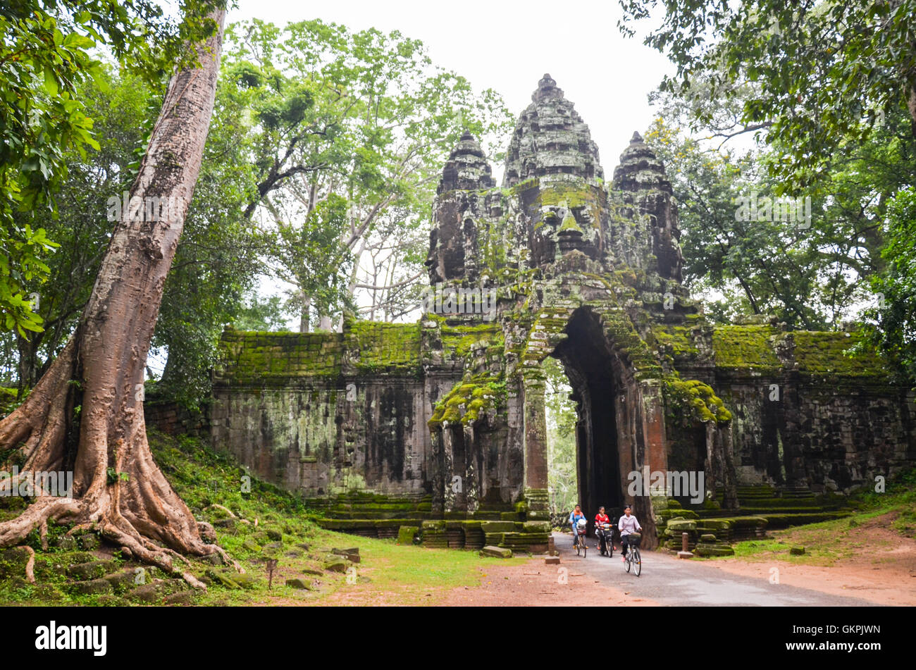 Details of the gateway to Angkor Thom, Angkor Wat Complex, Siem Reap ...